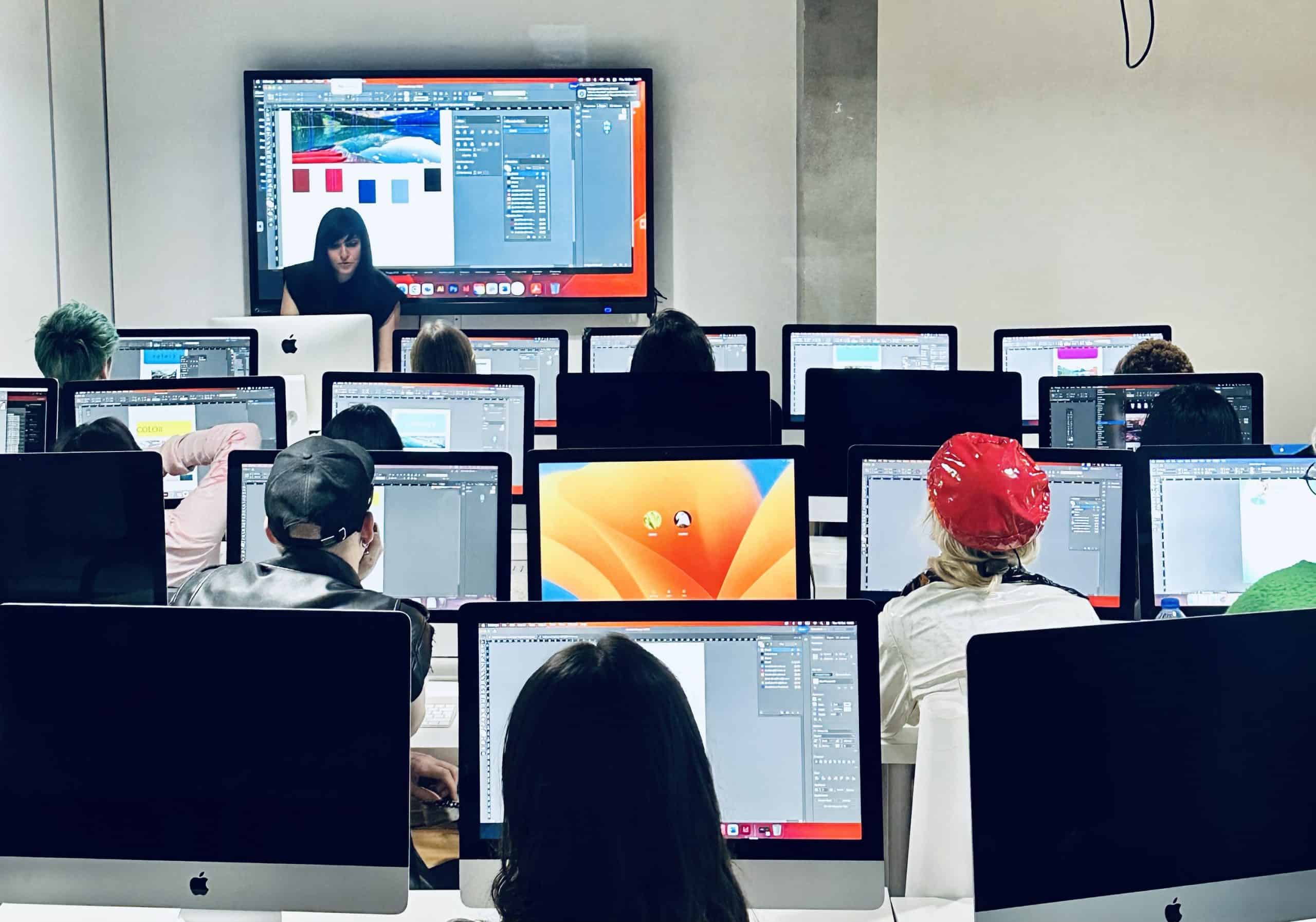 Key Skills for Becoming a Successful Fashion Designer